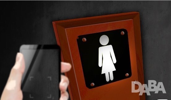 여교사 화장실 몰카 설치 초등학교 교장 긴급체포